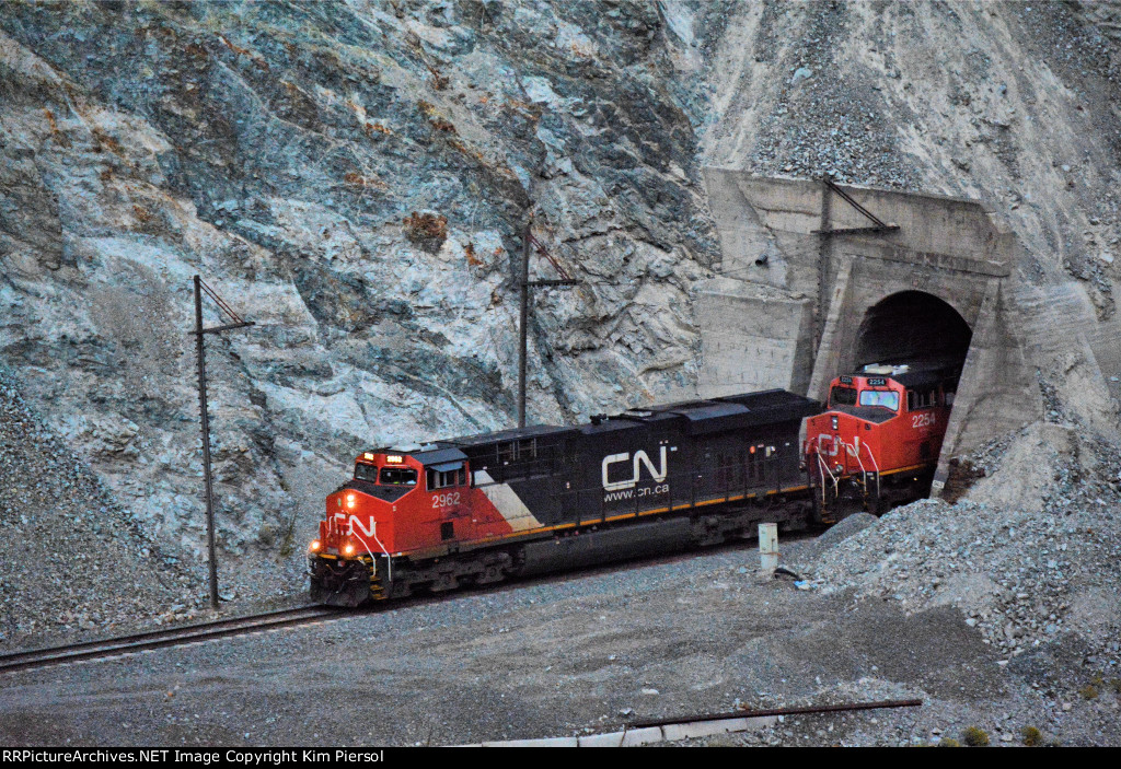 CN 2962 WB CN Ashcroft Sub